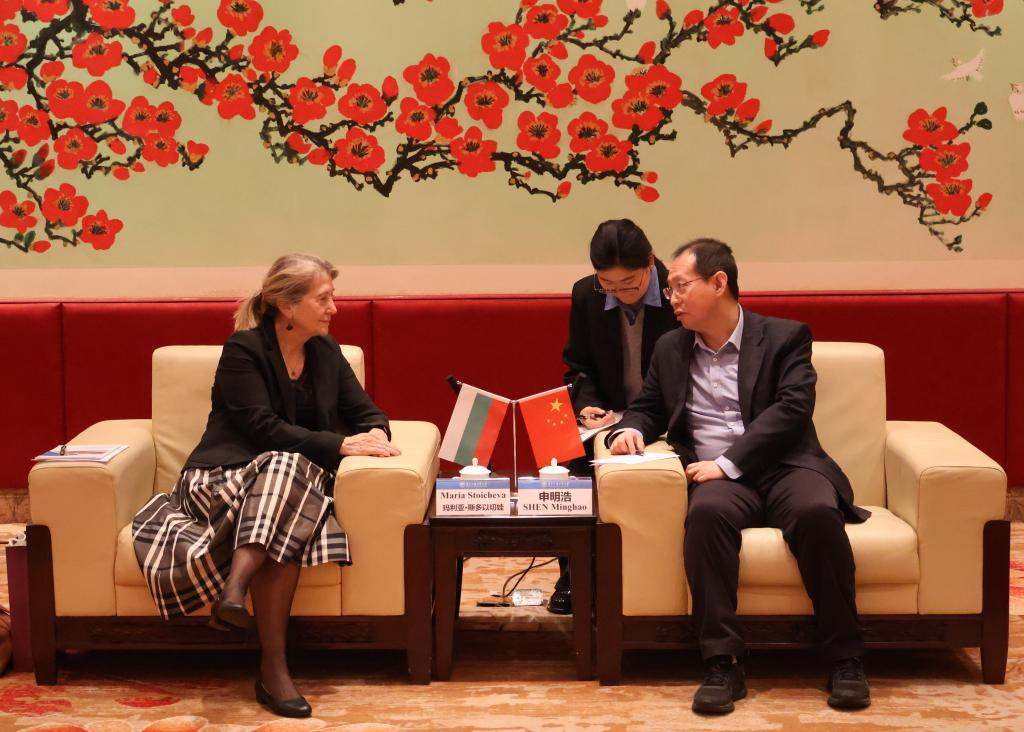 Former Vice President of Sofia University Visits GDUFS-GDUFS